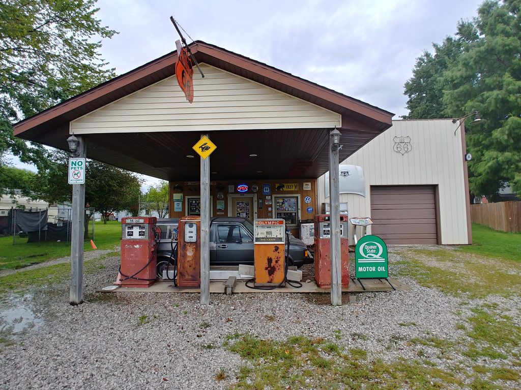 Route 66 Series: Henry's Rabbit Ranch - M.B. HENRY