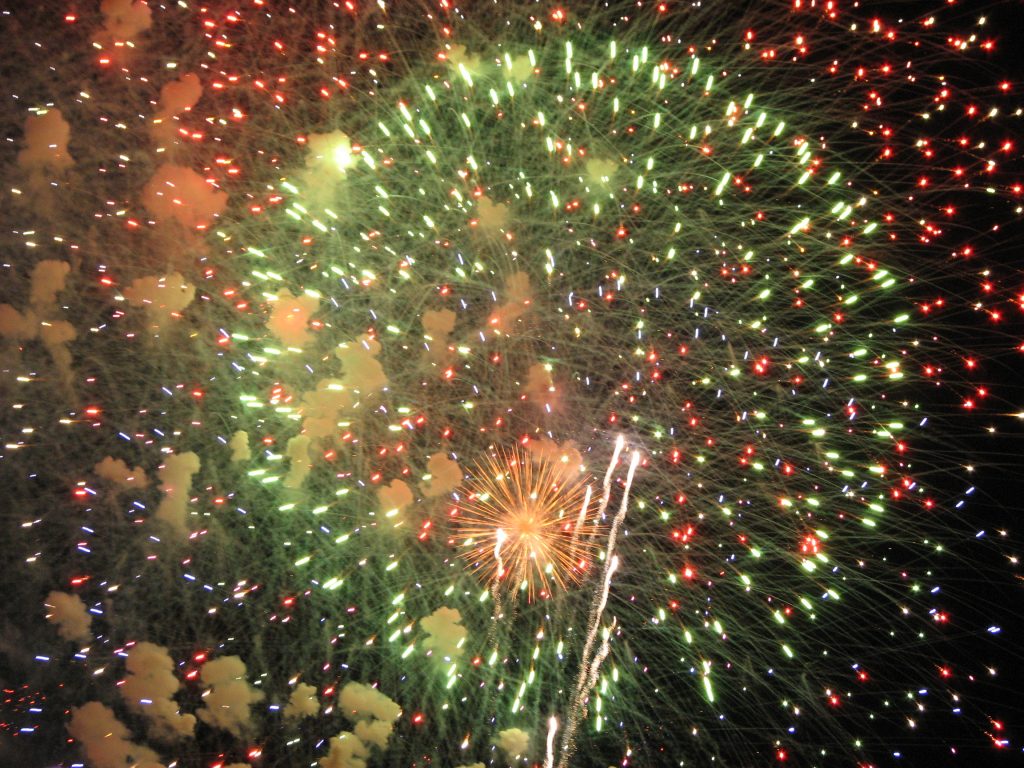 POP POP POP! A Sparkly History of Fireworks - M.B. HENRY